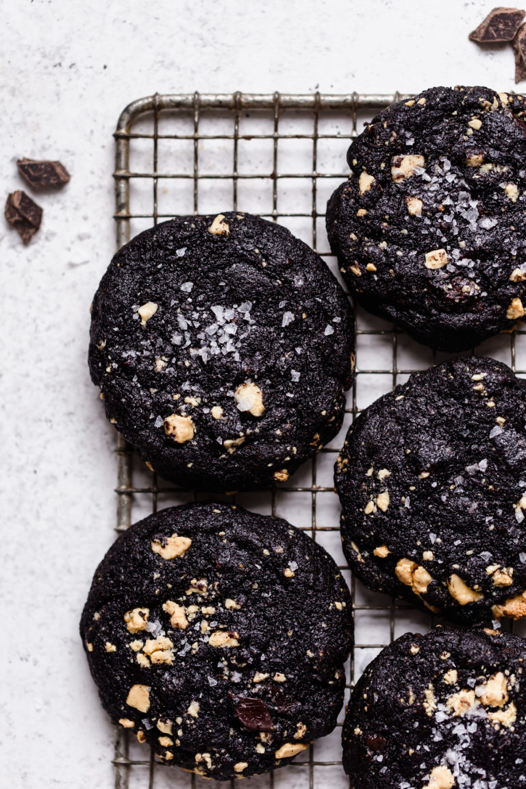 bittersweet chocolate cookies (+ caramelized white chocolate) -Plays ...