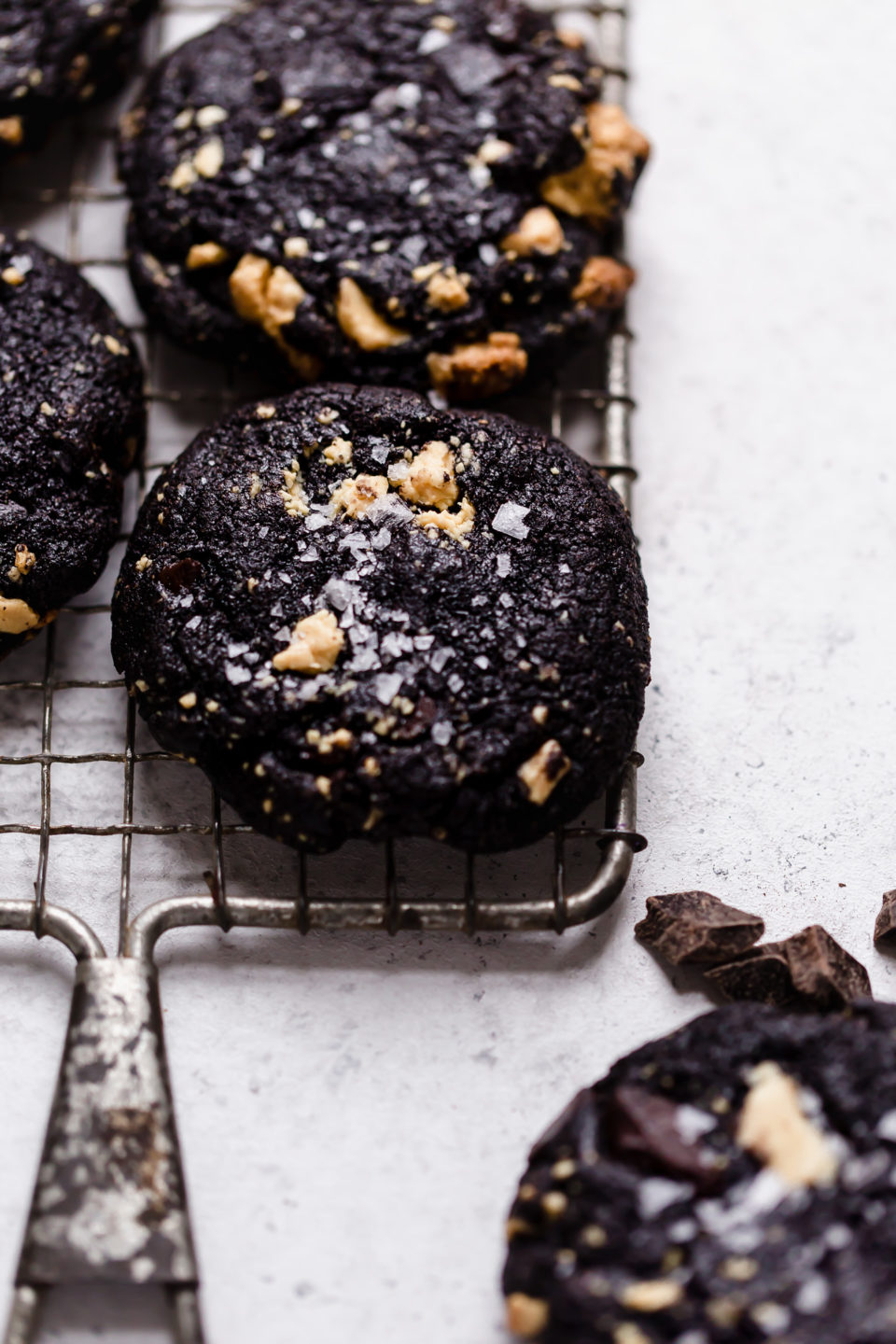 bittersweet chocolate cookies (+ caramelized white chocolate) -Plays ...