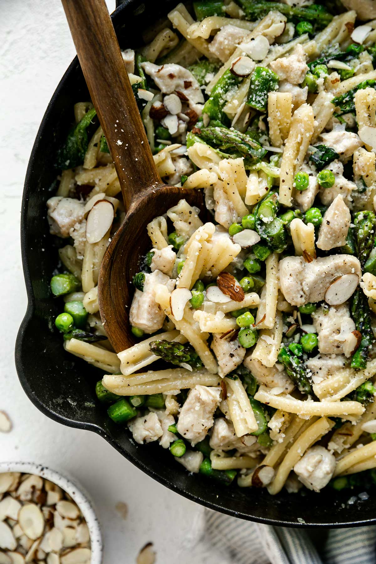 Creamy Mascarpone Pasta with Chicken & Asparagus – PWWB