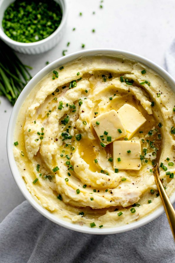 Rich and Creamy Buttermilk Mashed Potatoes (+ Roasted Garlic!)