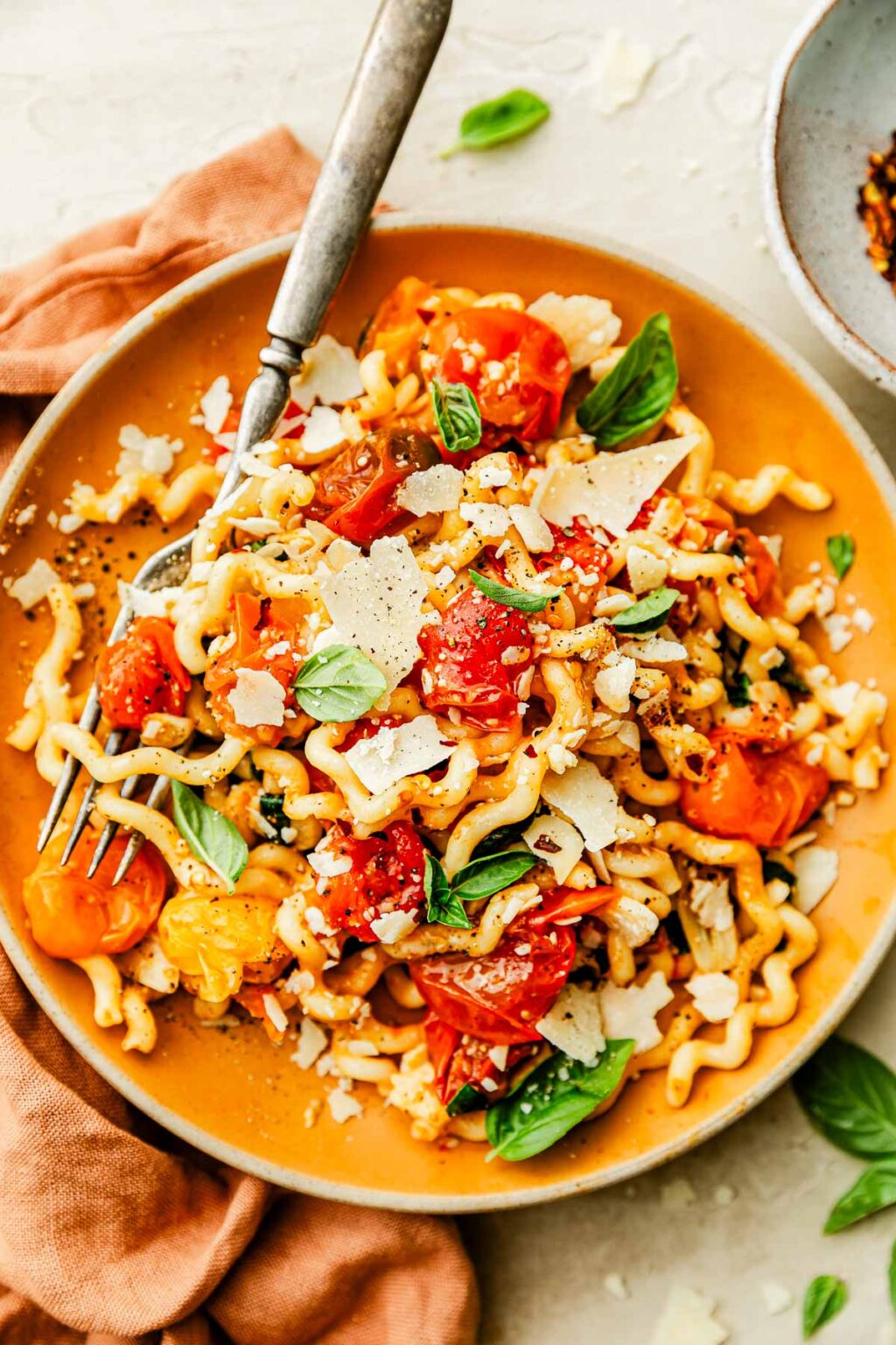 Quick & Easy Burst Tomato Pasta (8 Simple Ingredients) | PWWB