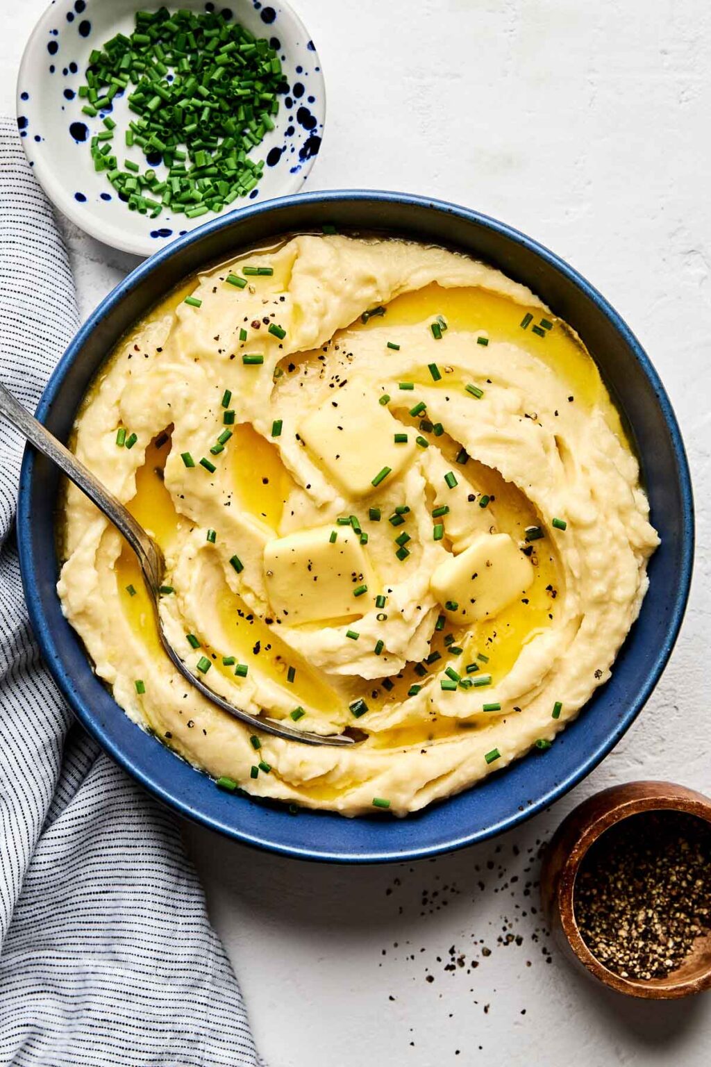 Blow-Your-Mind Creamy Garlic Mashed Potatoes (8 Ingredients)
